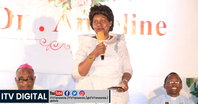 WAZIRI MABULA ASAIDIA WANAFUNZI WENYE UHITAJI | ITV - Independent ...