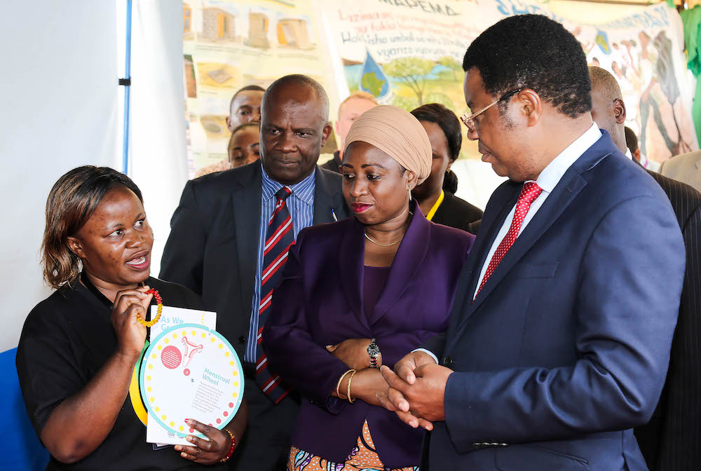 Waziri Mkuu aagiza matumizi ya vyoo bora nchini. | ITV - Independent ...