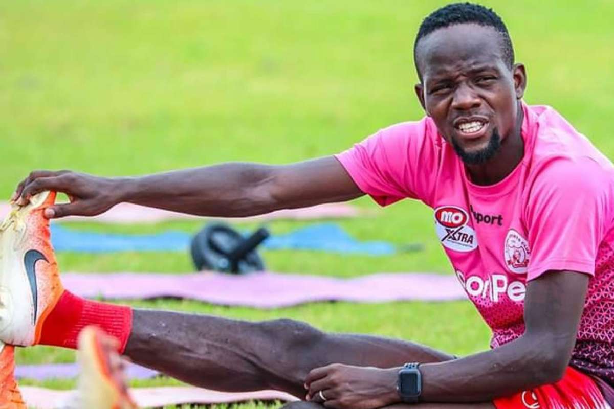 Clatous Chama hang'ooki Simba Ng'o...,Simba yasema inamkataba naye ...