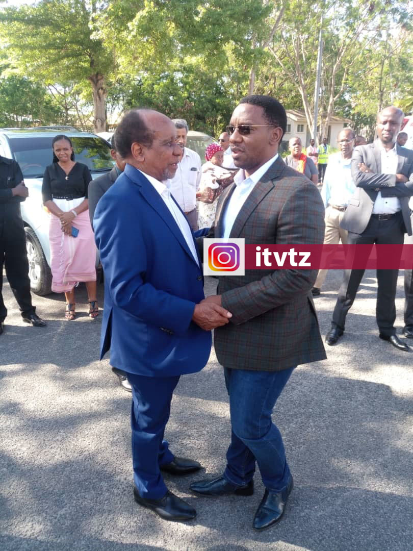 Makonda aungana na Dkt.Mengi kupokea mwili wa Mercy Anna Mengi. | ITV ...