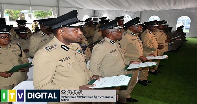 RAIS SAMIA AWAPANDISHA VYEO MAOFISA WA POLISI. | ITV - Independent ...